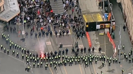 澳大利亚多地爆发反封锁抗议 6名警察受伤218人被捕