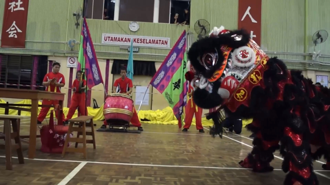 舞狮子比赛,加影育华舞狮团表演,好精彩