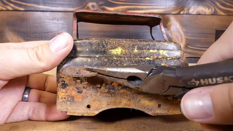 生锈的1960年皮卡模型,牛人给翻新的如此精致,瞬间成为抢手货!