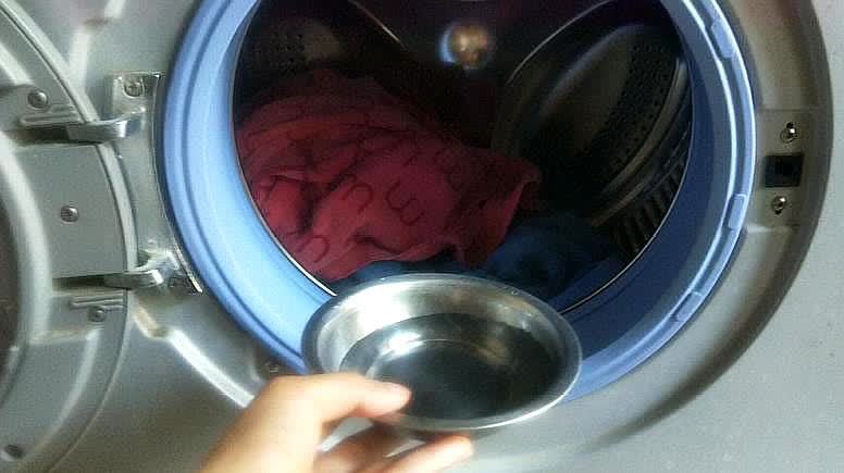 每次洗衣服前,洗衣机倒一碗它,脏衣服洗完就像新的一样!