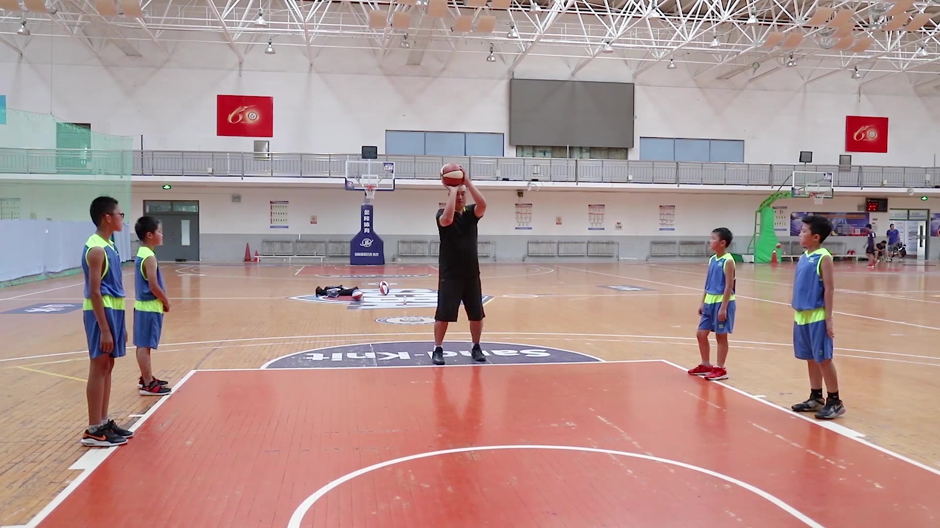 【儿童青少年篮球线上公益课堂】投篮教学-3-单手肩上投篮动作讲解