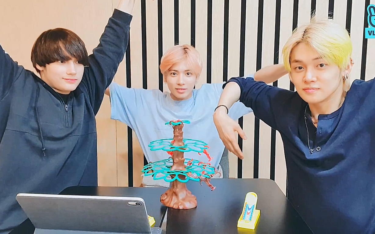 200812 vlive直播 快来和粉色爱心一起做游戏吧!