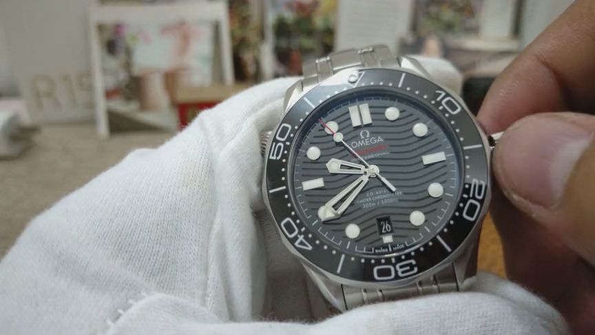 广州天花板大工货 视频讲解测评 VS欧米茄海马300系列机械手表使用...