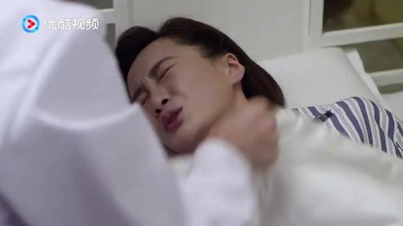 怀孕媳妇半夜肚子疼要生产,丈夫红着眼眶守门外,生了女孩贼开心