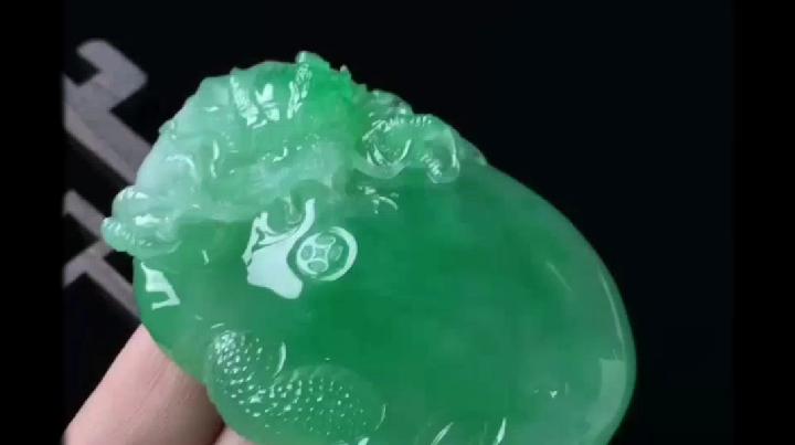 翡翠糯冰满绿龙牌