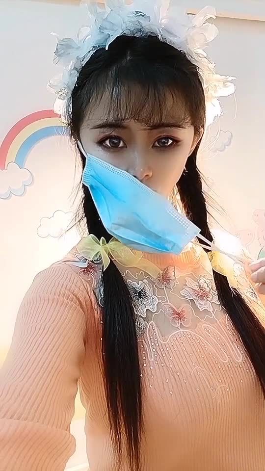 挺喜欢这套绣花的衣服的,朋友们喜欢的点个赞哦