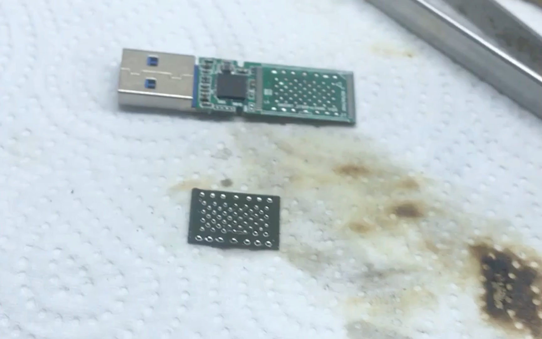 废板拆下的硬盘可以改成U盘