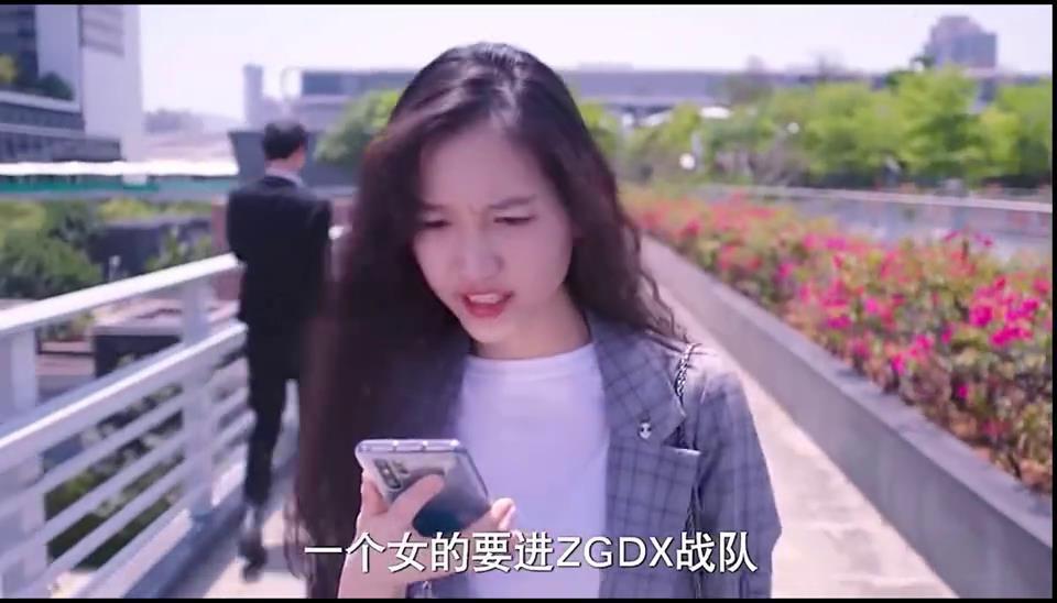 不要瞧不起女生打游戏,秀起来你得叫爸爸