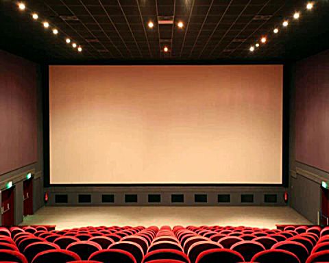 春节假期过半中国电影票房已超30亿元,创历史新高