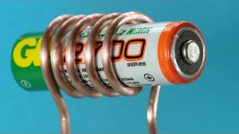 只需电池和铜线,教你做个神奇小实验,逗小孩玩足够!