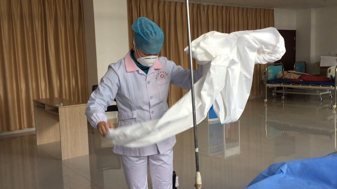 防护服穿脱的方法(二)