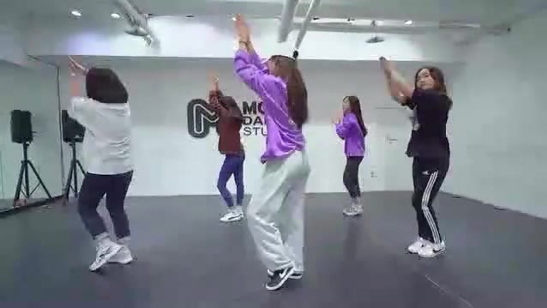 最火的流行舞蹈视频《GOODBYE ROAD》简单易学!