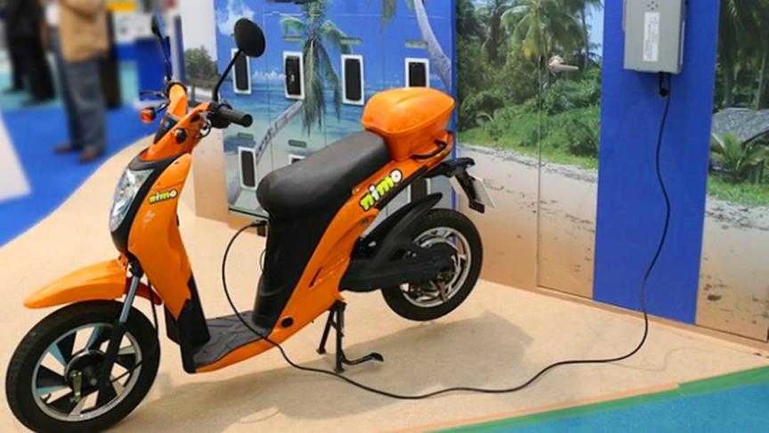 给电动车充电,先插电池还是先插电源?做对了可以多用两年,学学