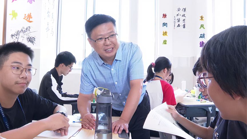 “有我之境”!看文艺范教师如何将政治课变成“信仰课”