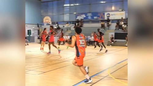 去你全小区的篮球梦 这一帽下去小哥多半退役