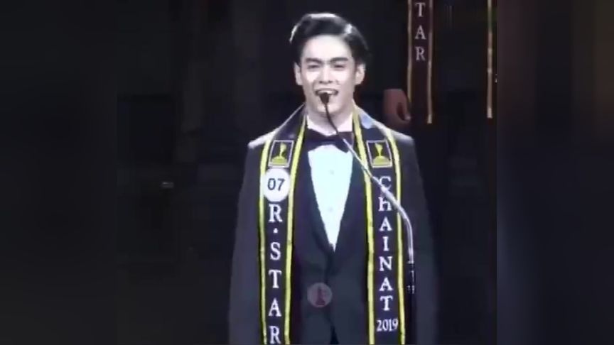泰国先生大赛自我介绍环节,搞笑表演还有人现场打鸣