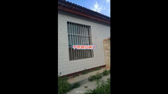 不锈钢拉闸门安装