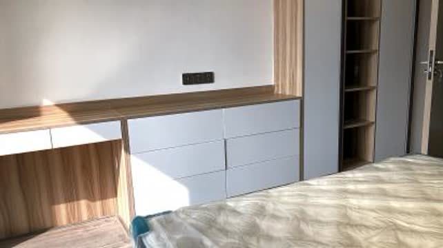 梳妆台,电视柜,收纳格一体的柜体,主卧