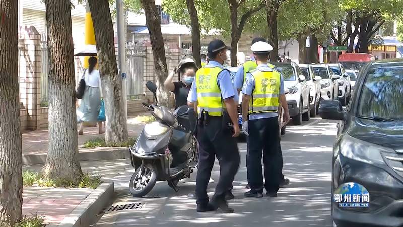 市公安局交通管理局 严查“一盔一带”守护交通安全