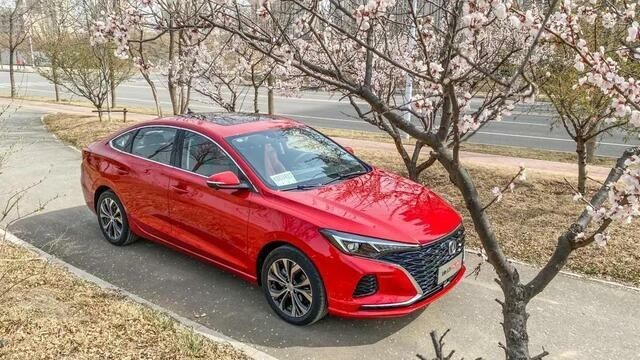 试驾长安逸动PLUS 大空间高配置十万出头值不值?