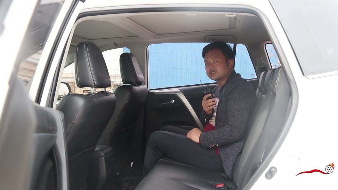 一汽丰田荣放后排有亮点,可调座椅提高舒适度,车友:人性化设计