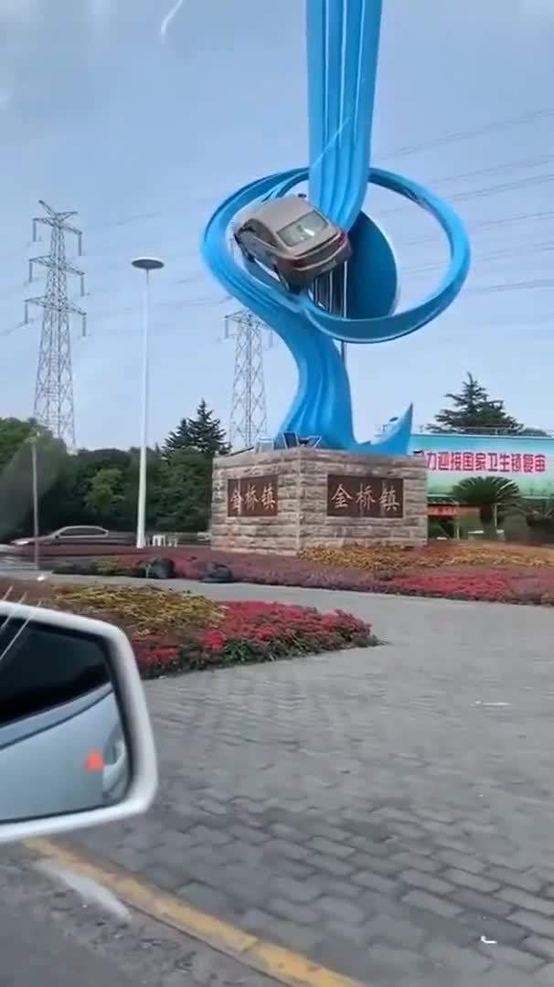 上海神奇的建筑,不是清华毕业的设计不来,这是怎么上去的