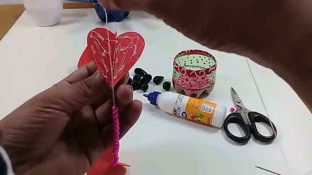 教你用彩纸DIY一个简单的爱心风铃,女孩子都很喜欢