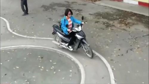 摩托车驾照考试现场,看完之后,你能保证你一次过吗?