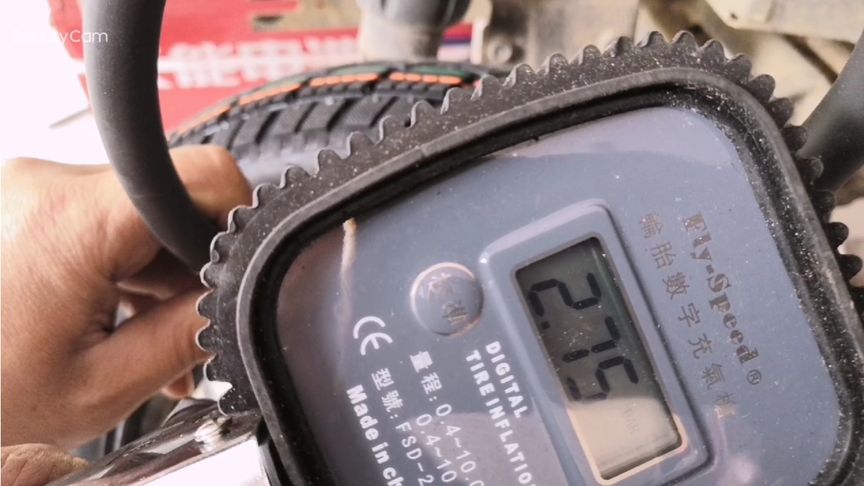 电动车摩托车轮胎,我们如何去加气,才更标准,更安全。