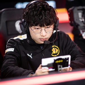 孤独的话唠咩酱 