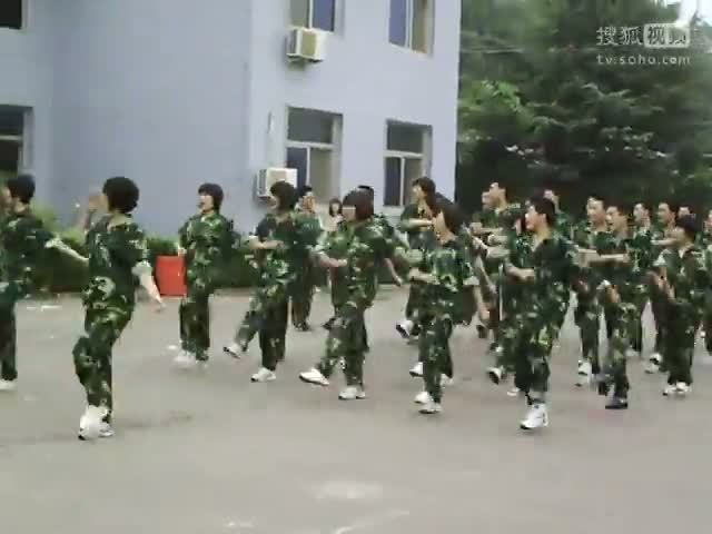 北京二中通州分校2011届毕业生军训闭营仪式CLIP0086