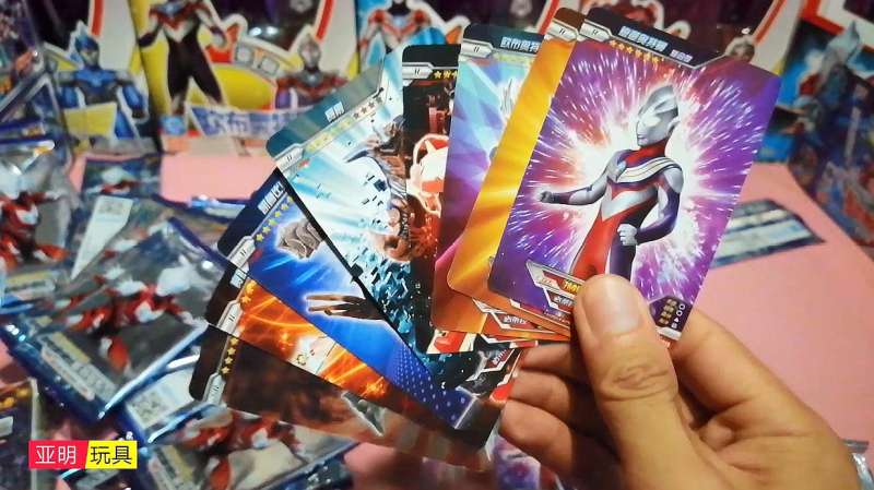 30多元满满一大盒奥特曼卡片,还有一张稀有卡,太值了