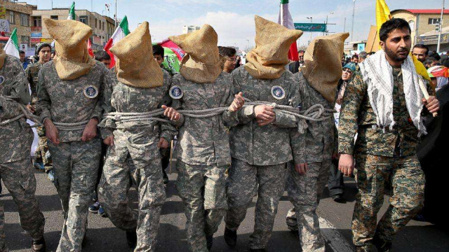 扣押英国油轮后,伊朗打出第二记重拳,逮捕17名CIA间谍