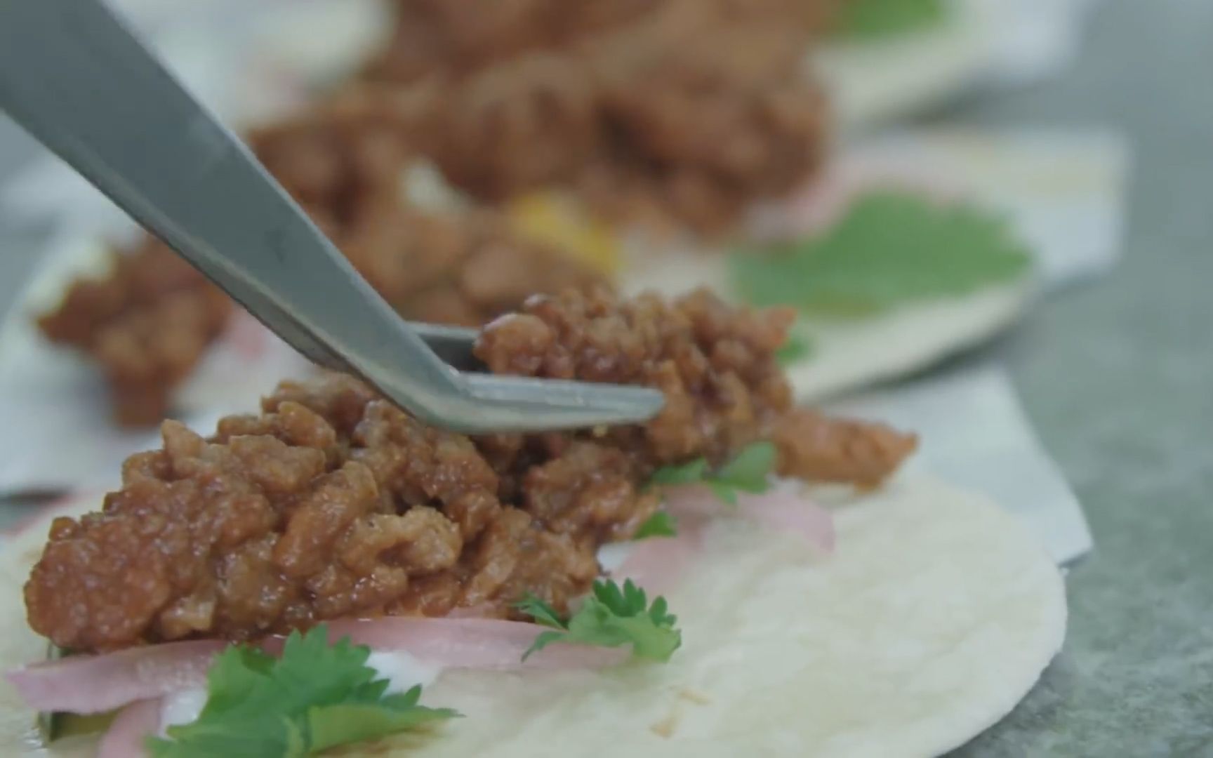 原来人造肉是这样“种”出来的,难怪会取代传统动物肉!