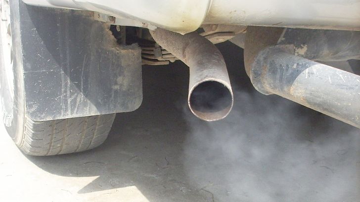 汽车的尾气颜色足以说明发动机的工况,老技工详细讲解,全面易懂