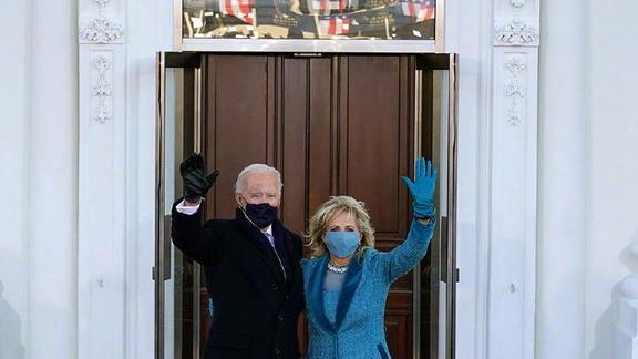 30秒|美国重返世卫和巴黎协定 拜登上任签署一系列行政令