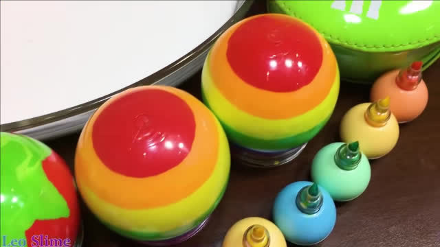 起泡胶制作,把丰富的材料放进黏土里,看着十几精彩解压