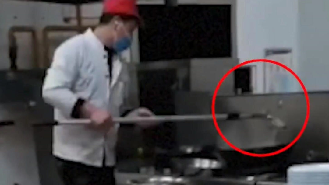 高校回应食堂员工锅里洗拖把:涉事商户停业整顿 罚款1万!