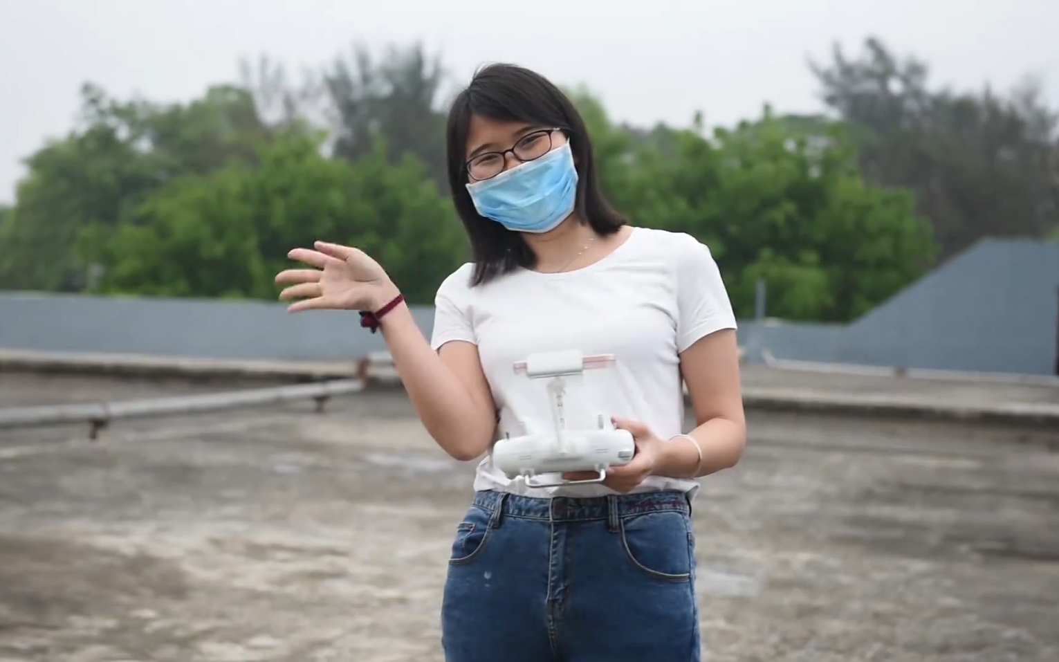 大疆Phantom精灵3 SE开箱:这么实惠连妹子都惊呆了