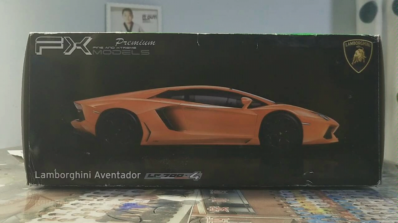 威利兰博基尼埃文塔多1:18模型评测