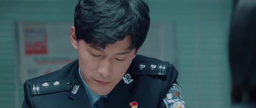 法医秦明:女警以为嫌疑人自杀,怎料秦明当成他杀,意外说出真相