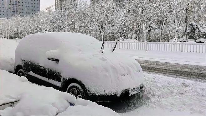 中央气象台最新发布!新疆等地降雪持续,局地有大到暴雪!北方最大降温...