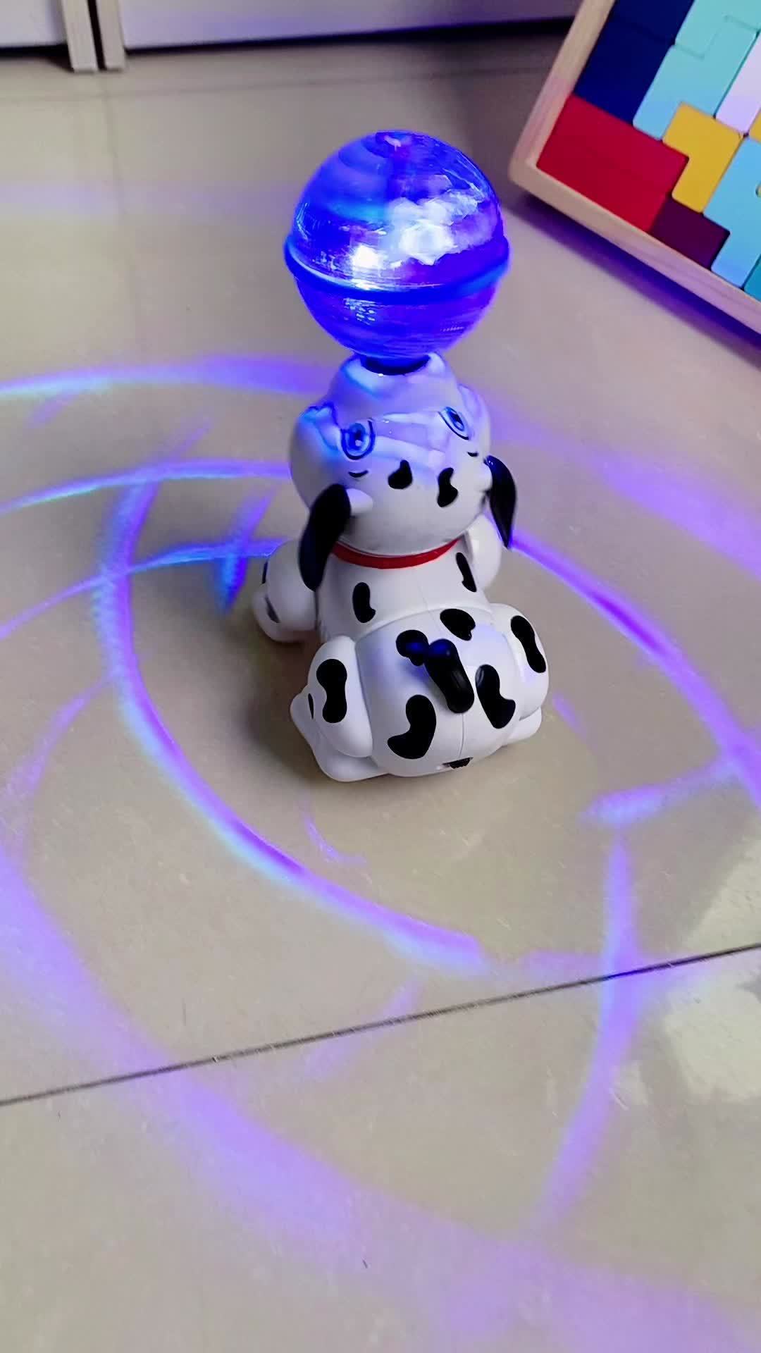 这个会跳舞的小狗太可爱了!带声光音乐,还能表演顶球,宝宝可乐坏了