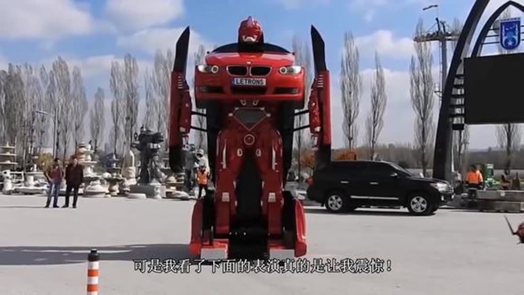 几千个机器人一起跳舞,场面真是很壮观呀,这就是科技的力量啦。