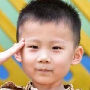赵浩铭爱读史书 