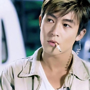 叫我陈哥哥好了 