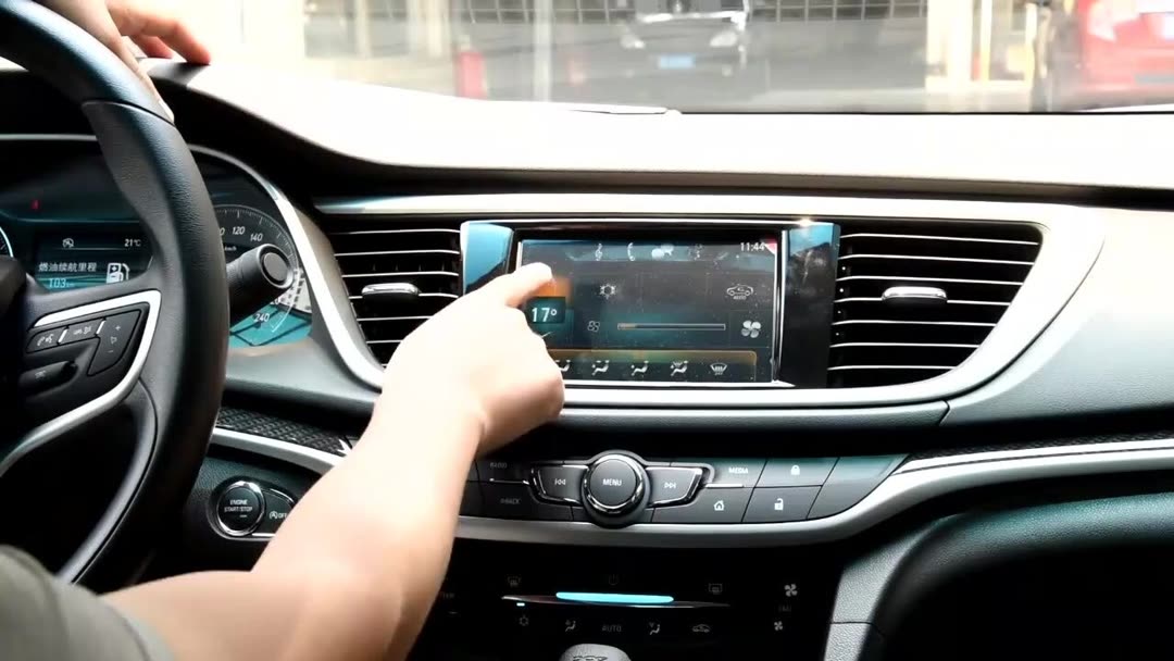 外观更加时尚 英朗 16款18T双离合豪华