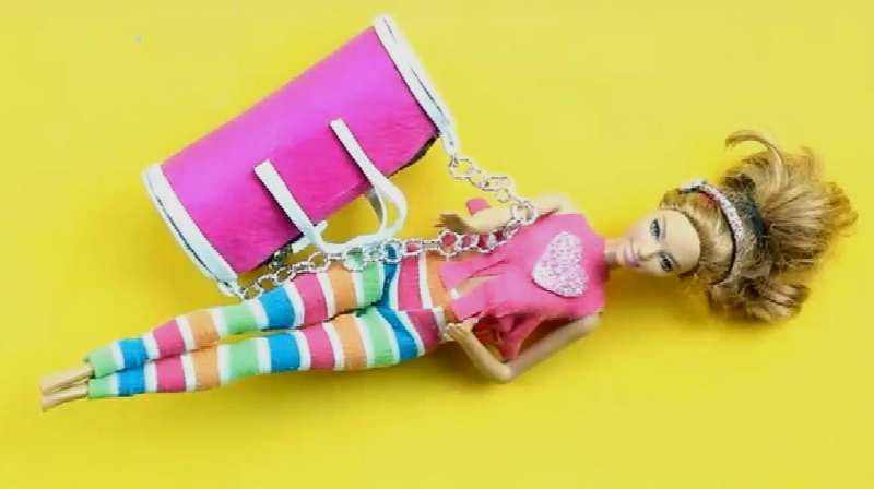 家里娃娃衣服不好看,自己动手做一件,废物利用还简单