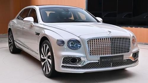 羡慕了,2021款宾利飞驰到店实拍,带你体验顶级豪车,太漂亮了