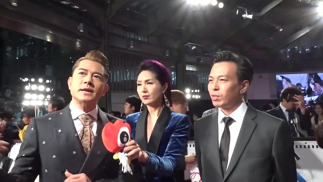 ...【杨千嬅】2019.10.28东京电影节开幕《麦路人》红毯+采访共6P